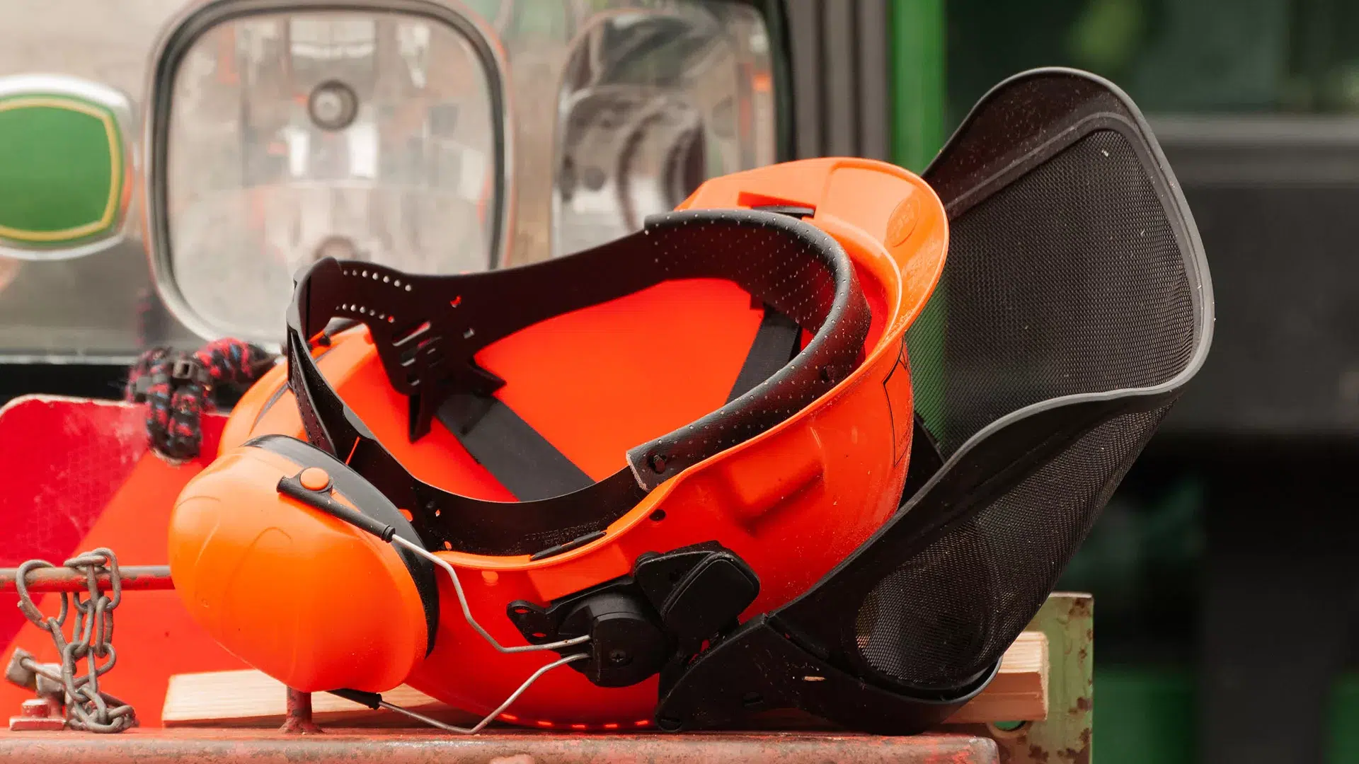 5 Must Have Hard Hat Accessories